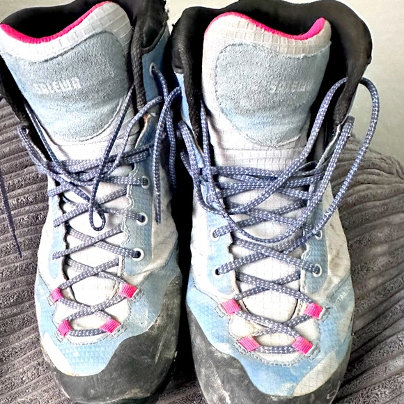 Shoes | Well Loved Womens Hiking Boots With Vibram Soles And Goretex ...